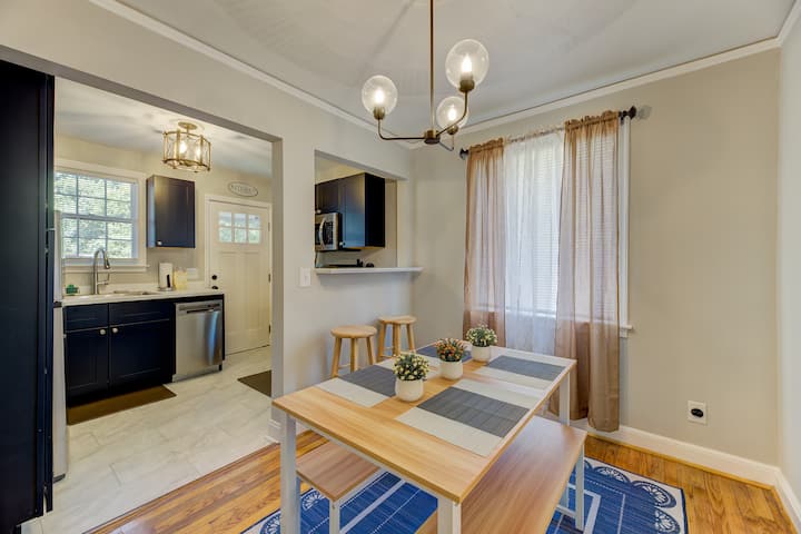 Quaint And Updated Columbia Cottage: Sleeps Four! - Columbia, SC