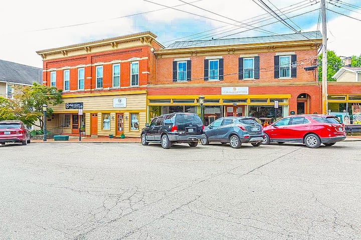 Beautiful Historic Building 1/1 Suite @ Glendale - West Chester Township, OH