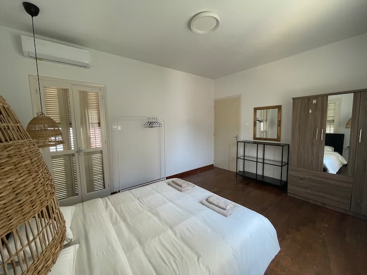 2 Bedroom Apt, Walking Distance From The Beach - Limassol