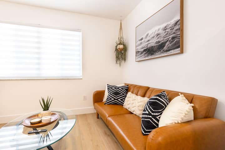 Cozy & Chic Condo - Hollywood, FL