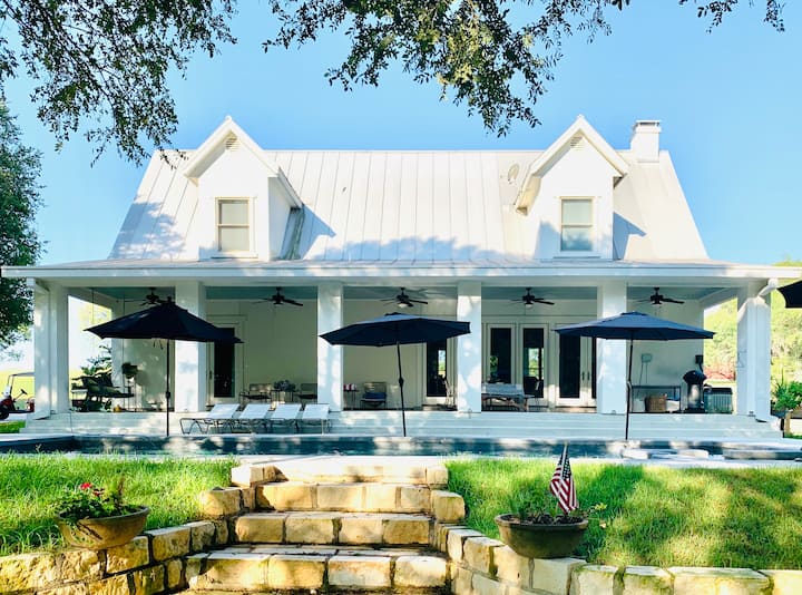 Family Friendly Luxury, On 10 River Front Acres - Seguin, TX