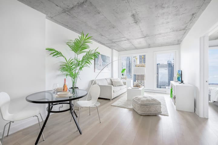 Cozy Oasis Home Montreal - Free Indoor Parking - Montreal