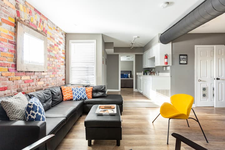 Social Club Loft In Heart  Of Midtown Kc - Kansas City, KS