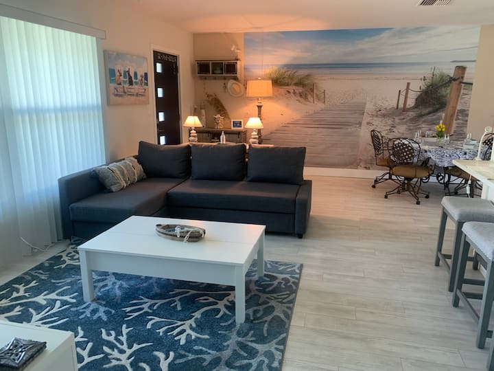 Cozy Vacation Home With Private Backyard! - Largo, FL