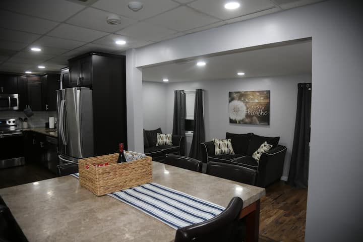 Renovated 3 Bedroom 6 Bed Unit With Onsite Parking - Rehoboth, MA