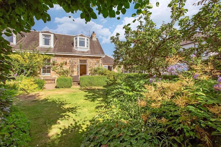 Beautiful 4 Bedroom Home In Ayr- Family Friendly - Ayr