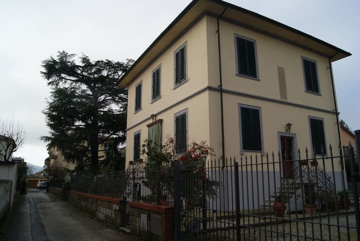 Ampio Appartamento In Villa Con Parcheggio Privato - Lucca