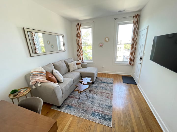 Wicker Park 1 Bedroom Walk To Everything! - Chicago, IL