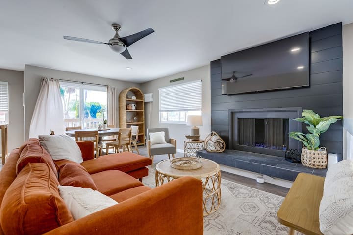 Beachy Farmhouse Family Retreat | Downtown | Pier - San Clemente, CA