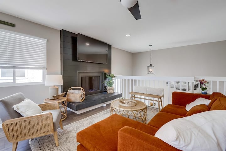 Beachy Farmhouse Family Retreat | Pier | Downtown - San Clemente, CA