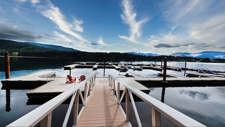 Lakeside Cottage With Forest View In Quiet Resort - Canada
