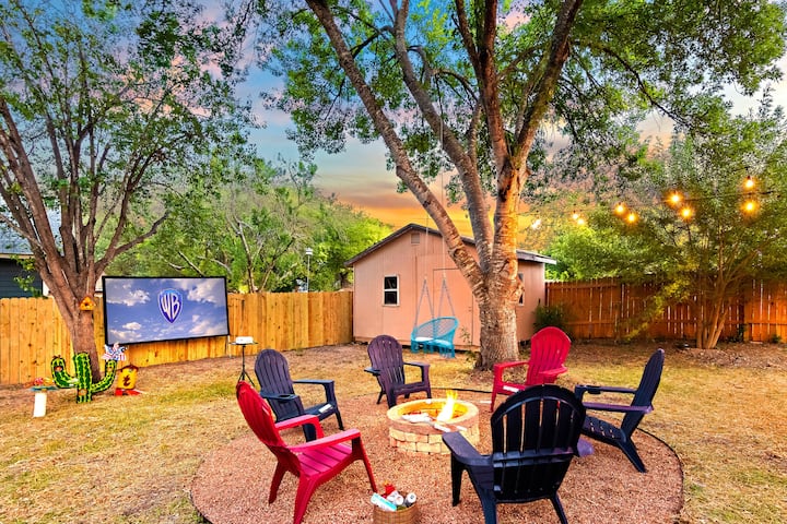 Outdoor Movie Lackland Afb Family House - SeaWorld San Antonio, San Antonio