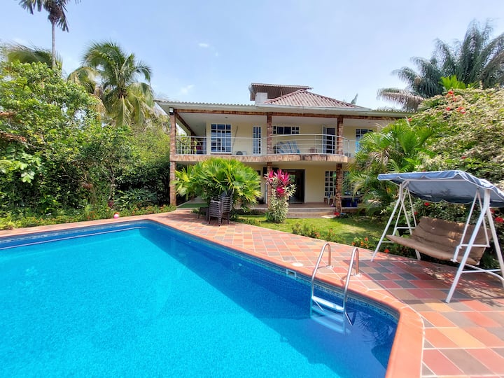 Casa Con Piscina Ideal Para Descanso En Familia - Villavicencio