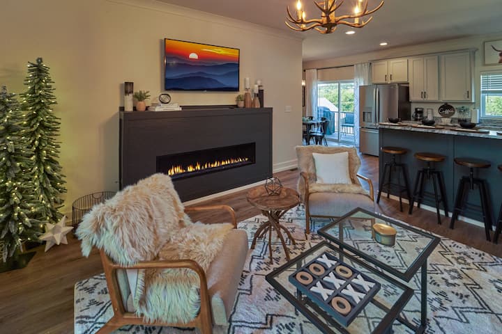 New Modern Smoky Mountain Retreat/game Room - Sevierville, TN
