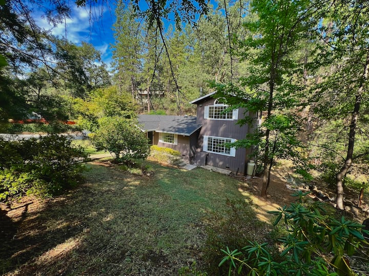 Private Gated Retreat Featuring A Serene Creek - Alta Sierra, CA