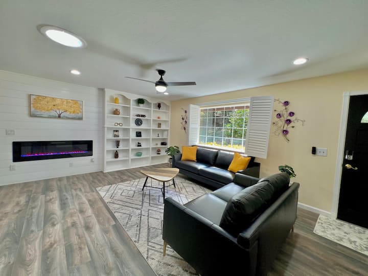 Private Gated Retreat Featuring A Serene Creek - Lake of the Pines, CA