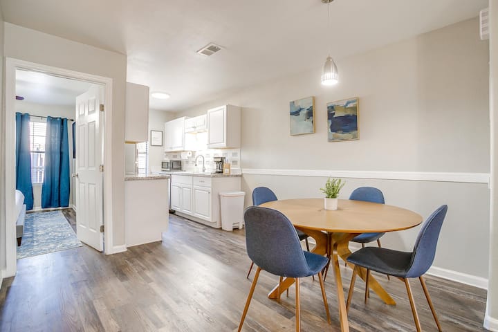Beautiful 2 Br For Month Stay*walk To Uta And Food - Arlington, TX