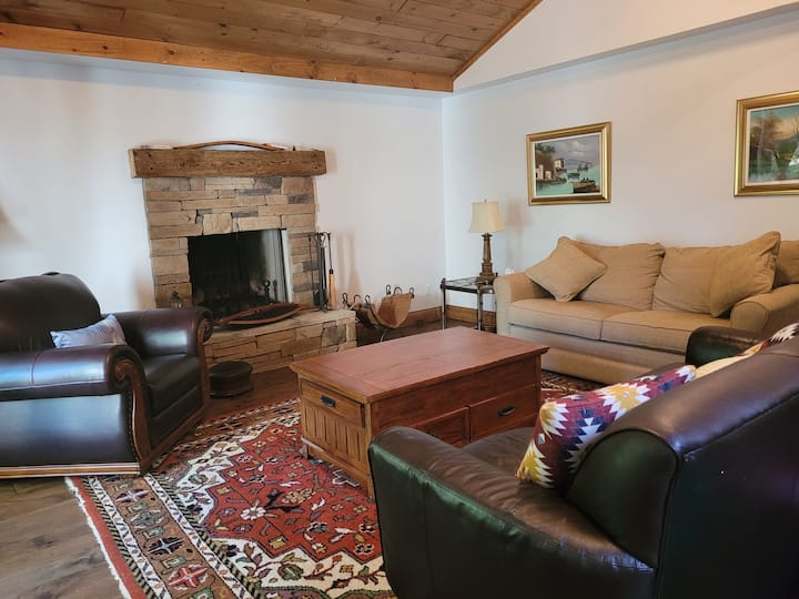 Quintessential Chalet At Blue Mountains - 4br2bath - The Blue Mountains