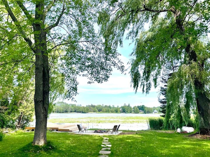 3 Bedroom Lakefront Cottage On Pigeon Lake - Kawartha Lakes