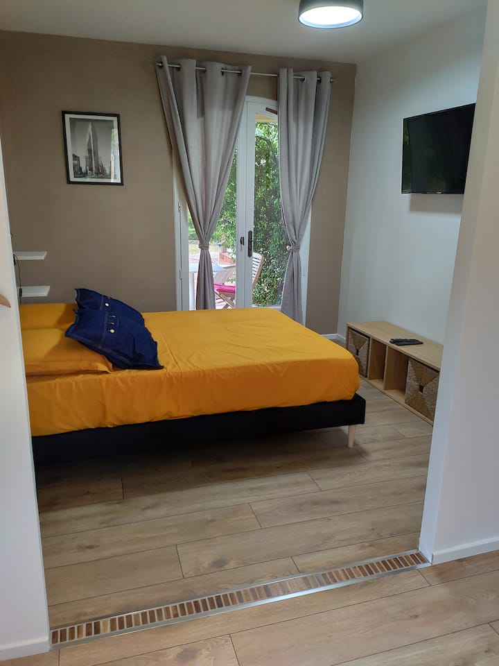 "Romarine" Chambre D'hôte Climatisée Avec Piscine - Nîmes