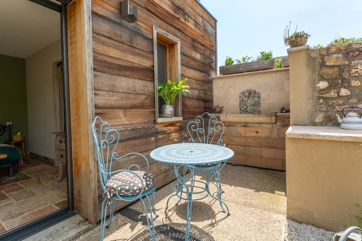 Ravissante Chambre Avec Garage Pour Vélos Et Motos - Bédoin