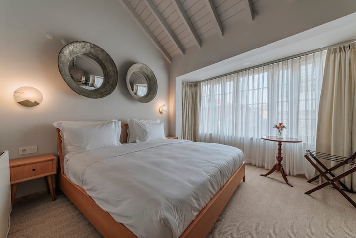 9 Numaralı Cumbalı Deluxe Oda - Urla