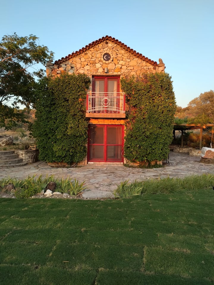 Red Stone House - Çeşme