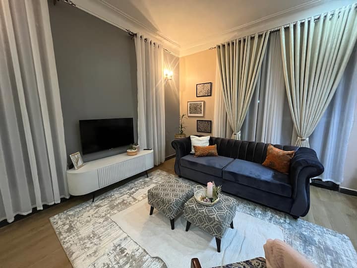 Worthiehaven Cozy Private Apt*wi-fi * Free Parking - Uganda