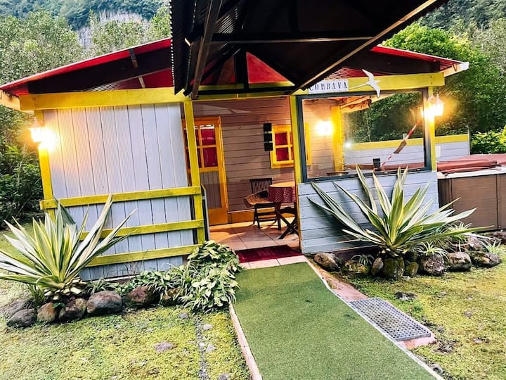 Chalet "Combava" (Jacuzzi 33° 4 Places). - La Réunion