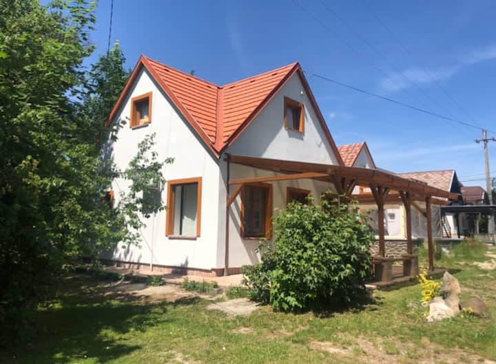 Hangulatos Házikó Fövenyes Szívében. - Balaton