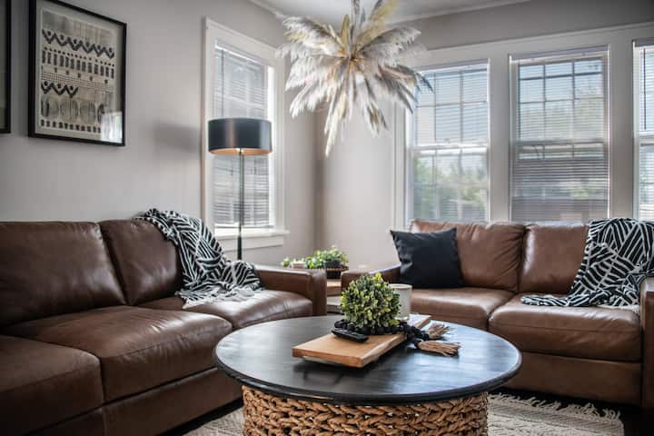 Home Sweet Omaha! Darling 4 Bedroom In Dundee! E - Omaha, NE