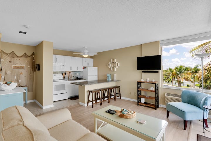 Turtle Cove: Cozy Gulf View Condo - Fort Myers Beach, FL
