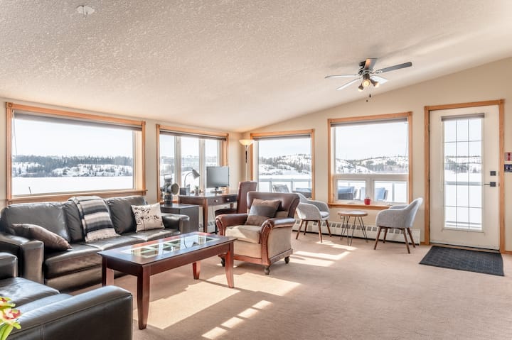 The Old Town Landing: Lakefront Retreat (Unit 300) - Yellowknife