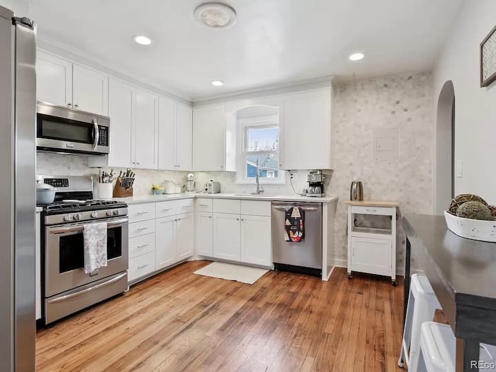 Cheerful Private Room In South Denver - Centennial, CO