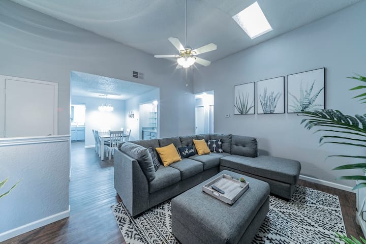 Townhouse With Garage Steps Away From At&t Stadium - Carousel, Arlington