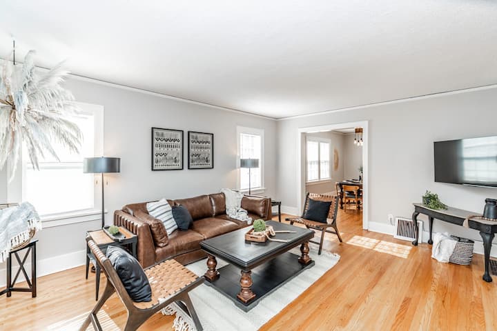 Home Sweet Omaha! Darling 4 Bedroom In Dundee! W - オマハ, NE