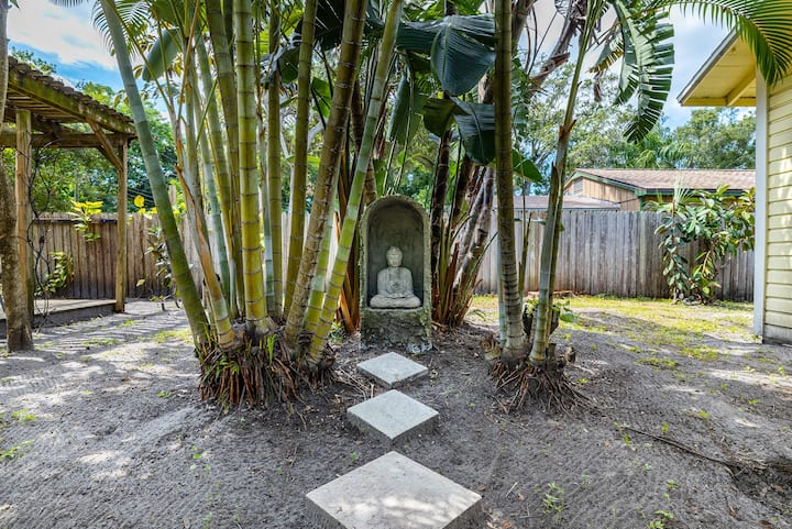 Hidden Oasis #1, Just A Few Mins To The Beach - Largo, FL