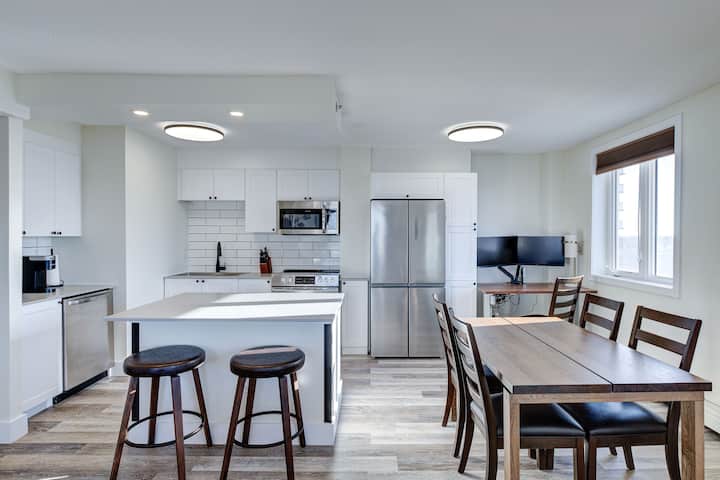 The Stockholm - River Views - 2 Bd - Ug Parking - Saskatoon