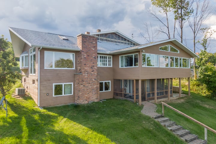 Lake House - Roomy And Relaxing 3 Bedroom - Canandaigua, NY