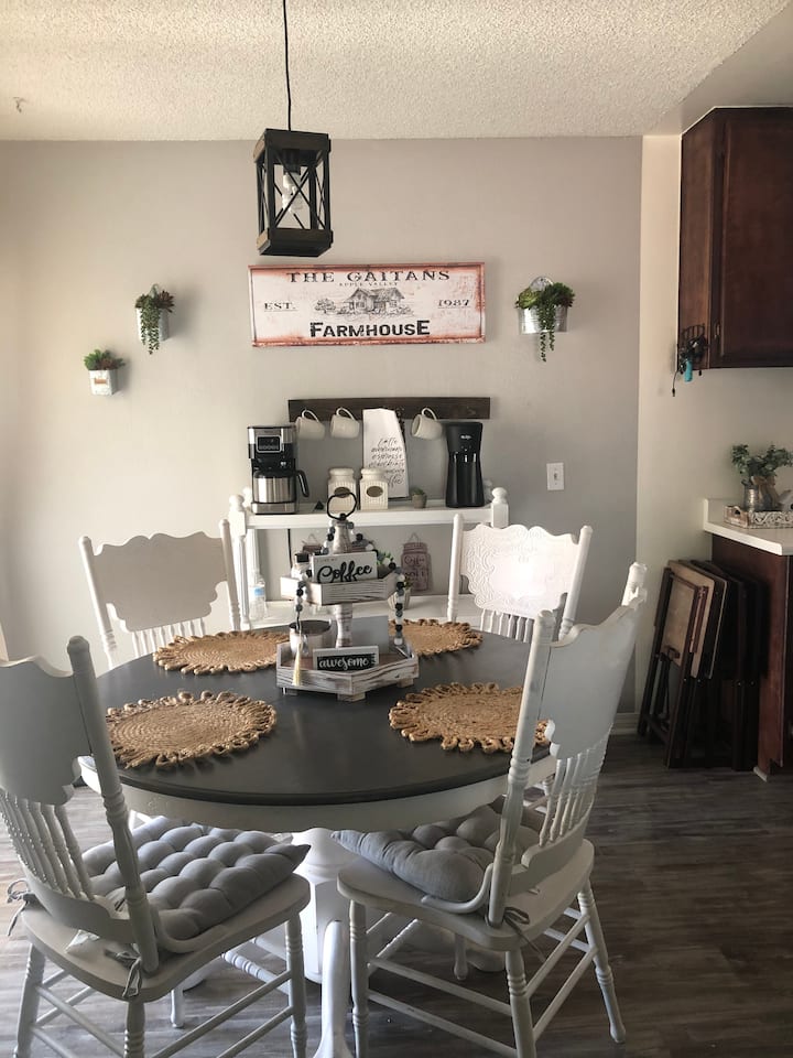 Cozy Three Bedroom Farm House Style House - Apple Valley, CA