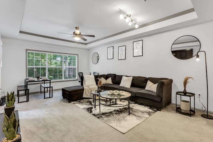 Stylish Condo In North Atlanta* Long Term Friendly - Dunwoody, GA