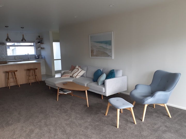 Calm And Convenient In The Central City - New Plymouth