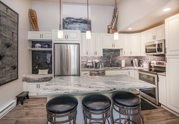 Remodeled Ski Condo Next To Beaver Creek Bus! - Avon
