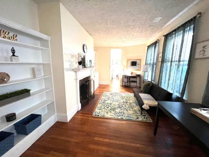 Best 1- Bedroom W Cozy Living Room W 2 Beds /View - Boston, MA