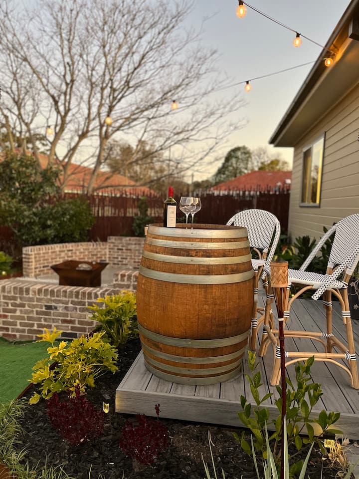 Private King Suite Studio, Modern Tranquil  Spaces - Wollongong
