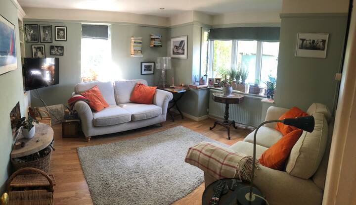 Two Double Bedrooms, Exclusive Bathroom And Lounge - Woodbridge