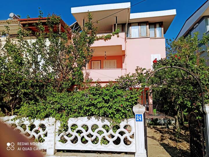 3+1 Denize 500 Metre Geniş Bahçeli Ferah Yazlık - Davutlar