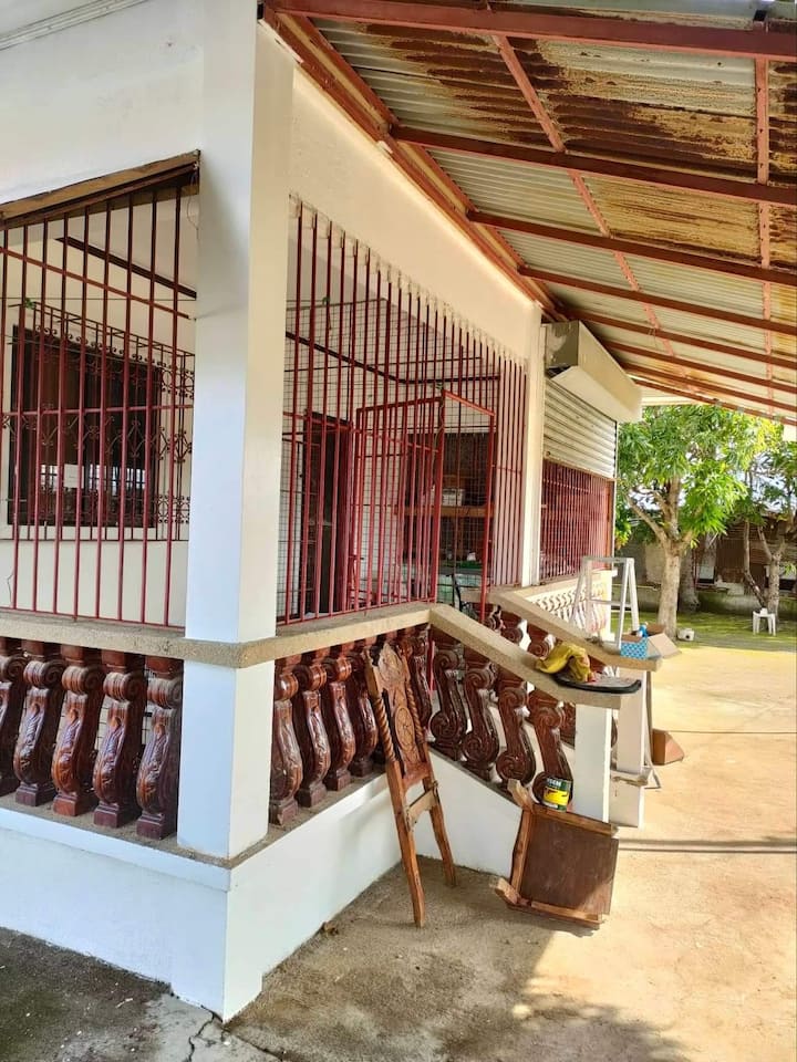 2-bedroom Bungalow House With Parking In Calatagan - Calatagan