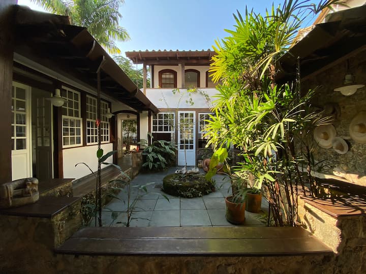 Casa No Centro Histórico Com Pátio E Jardim - Paraty