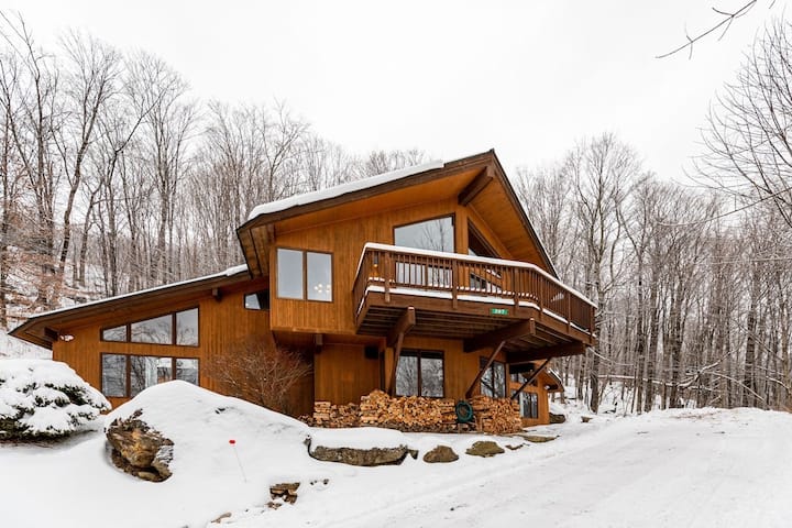 Luxury Ski Cabin, 2 Bedrooms,   Den & 3  Bathrooms - Killington, VT